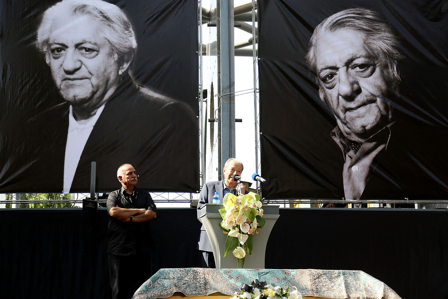 Ezzatolah Entezami Funeral: Iranian Legend Remembered During an ...